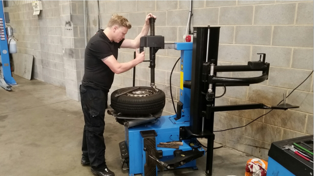 RG Motor Services - Car Body Repairs - 01472 350933 - Grimsby ...